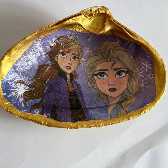 Art | Disney Frozen Elsa Anna Handcrafted Shell 6 Inch Dish Decoupage ...